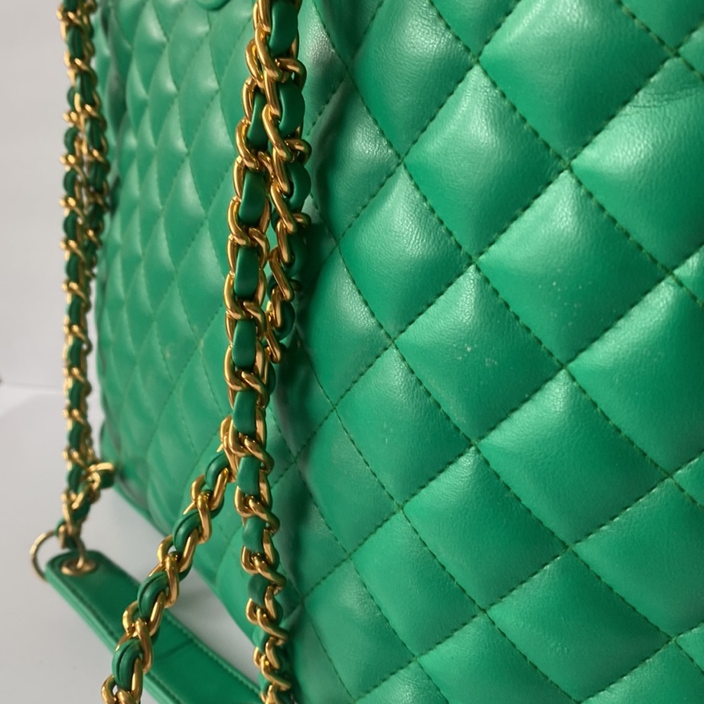 Green Shoulder Bag With Gold Chain Handles - Gem